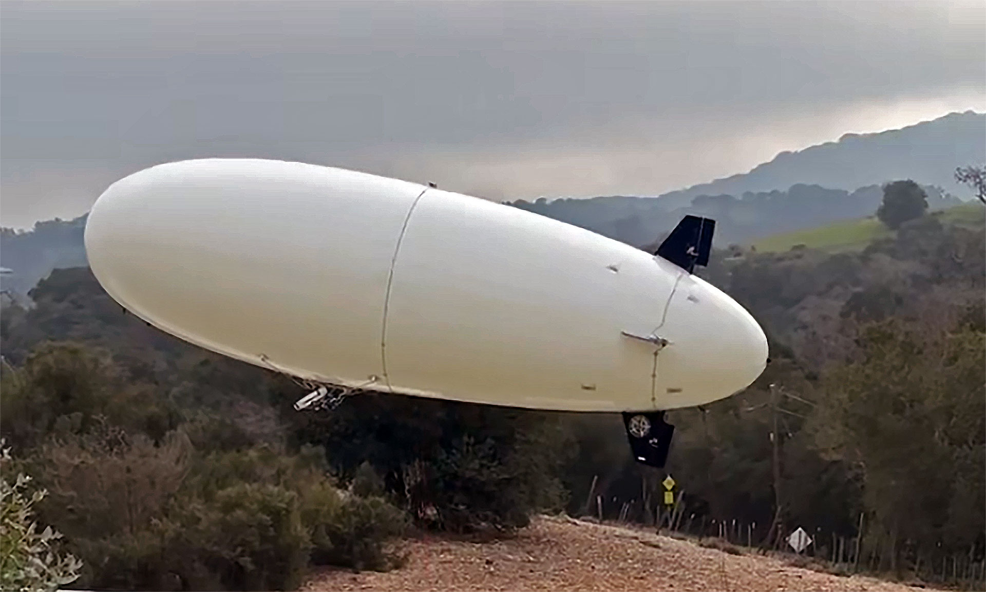 Dirigível RC de 7m para utilização no exterior